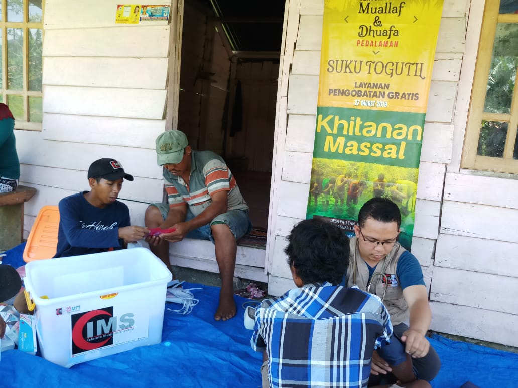 Ratusan Mualaf Suku Togutil Dikhitan Massal | Website Resmi Hidayatullah