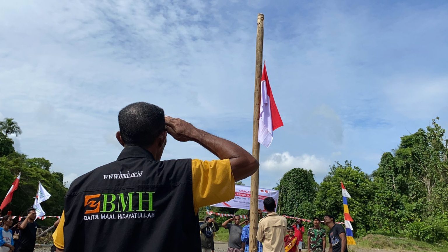 Potret Upacara 17 Agustus HUT RI ke-78 Suku Togutil di Hutan Halmahera ...
